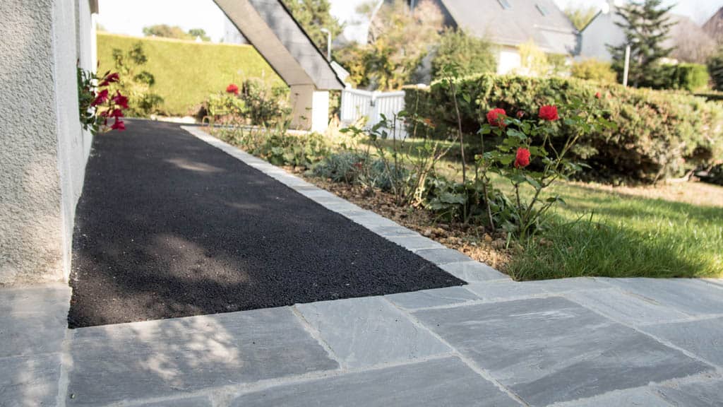 Allée en Goudron | L'Univers des Jardins