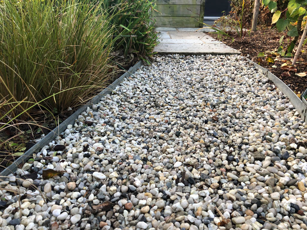 Aménagement allée en gravier | L'Univers des Jardins