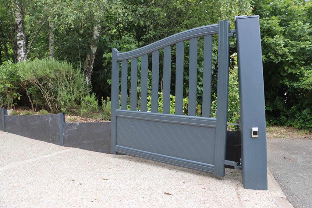 Portail en aluminium - L'Univers des jardins