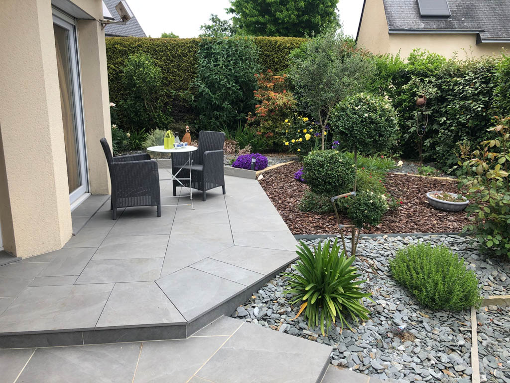 Aménagement de Terrasse en Grès de Cérame - L'Univers des Jardins