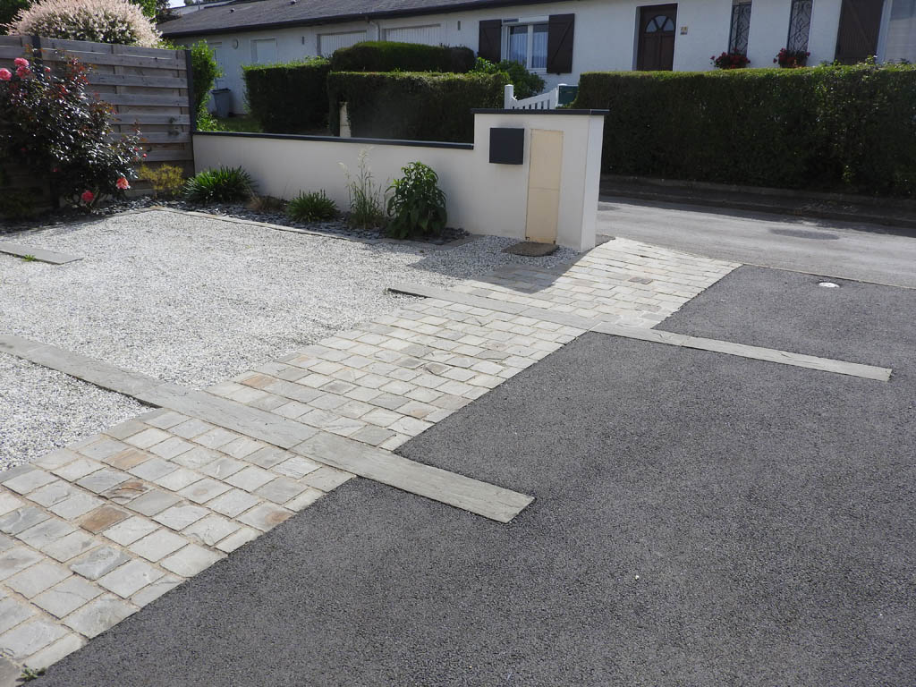 Cour en enrobé | L'Univers des Jardins